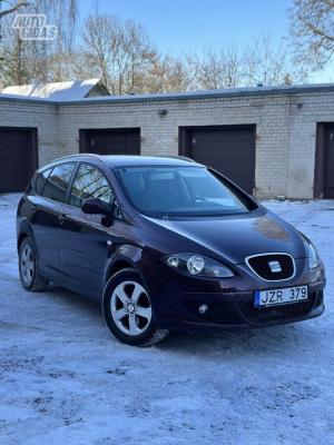 Red SEAT Altea XL 2007 in Anyksciai, with an engine capacity of 2.00 L and mileage of 379 thousand km for 1800 €, photo 8 on AUTOMOTO.COM.LV