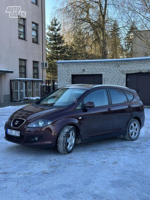Red SEAT Altea XL 2007 in Anyksciai, with an engine capacity of 2.00 L and mileage of 379 thousand km for 1800 €, photo 8 on AUTOMOTO.COM.LV