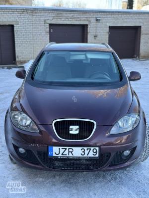 Red SEAT Altea XL 2007 in Anyksciai, with an engine capacity of 2.00 L and mileage of 379 thousand km for 1800 €, photo 12 on AUTOMOTO.COM.LV