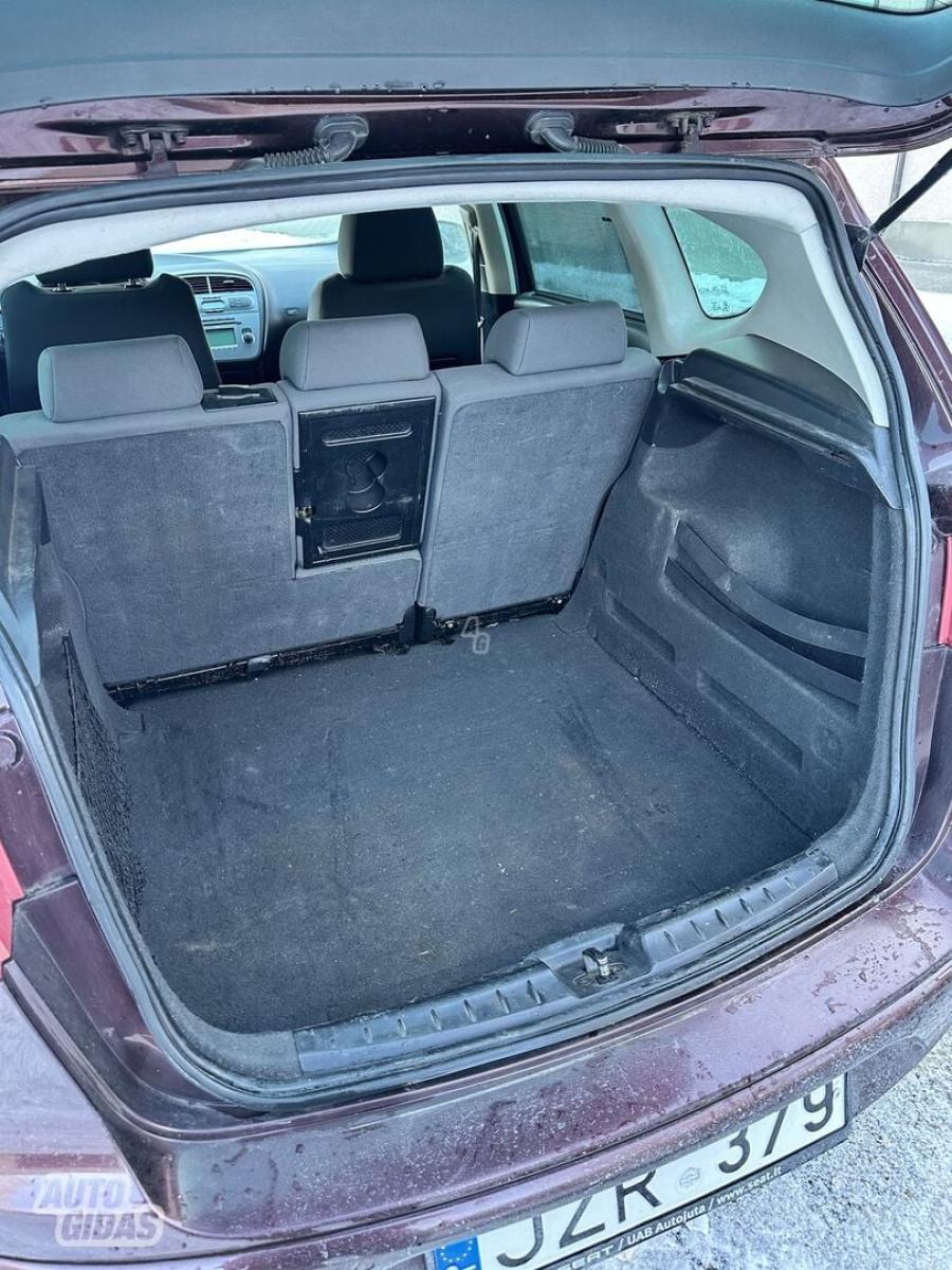Red SEAT Altea XL 2007 in Anyksciai, with an engine capacity of 2.00 L and mileage of 379 thousand km for 1800 €, photo 26 on AUTOMOTO.COM.LV