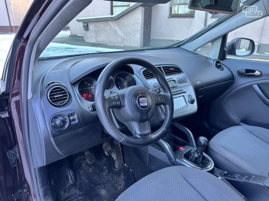 Red SEAT Altea XL 2007 in Anyksciai, with an engine capacity of 2.00 L and mileage of 379 thousand km for 1800 €, photo 32 on AUTOMOTO.COM.LV