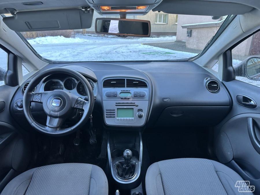 Red SEAT Altea XL 2007 in Anyksciai, with an engine capacity of 2.00 L and mileage of 379 thousand km for 1800 €, photo 34 on AUTOMOTO.COM.LV