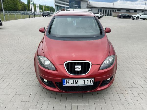 Красный Сеат Altea XL 2007 в Шяуляй, объемом двигателя 2.00 л и пробегом 335 тыс. км за 2100 €, фото 2 на AUTOMOTO.COM.LV
