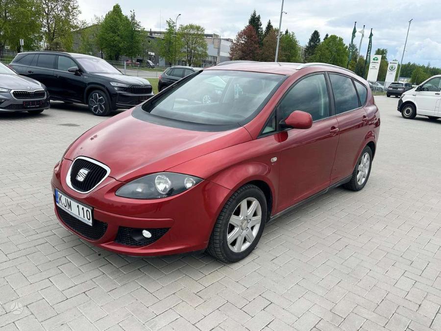 Красный Сеат Altea XL 2007 в Шяуляй, объемом двигателя 1.97 л и пробегом 335 тыс. км за 1950 €, фото 1 на AUTOMOTO.COM.LV