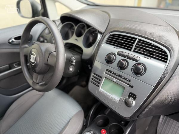 Red SEAT Altea XL 2008 in Siauliai, with an engine capacity of 1.90 L and mileage of 316 thousand km for 2250 €, photo 2 on AUTOMOTO.COM.LV