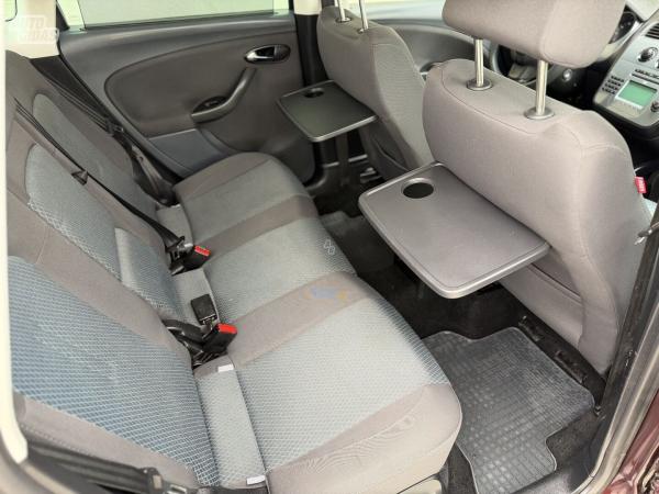 Red SEAT Altea XL 2008 in Siauliai, with an engine capacity of 1.90 L and mileage of 316 thousand km for 2250 €, photo 4 on AUTOMOTO.COM.LV