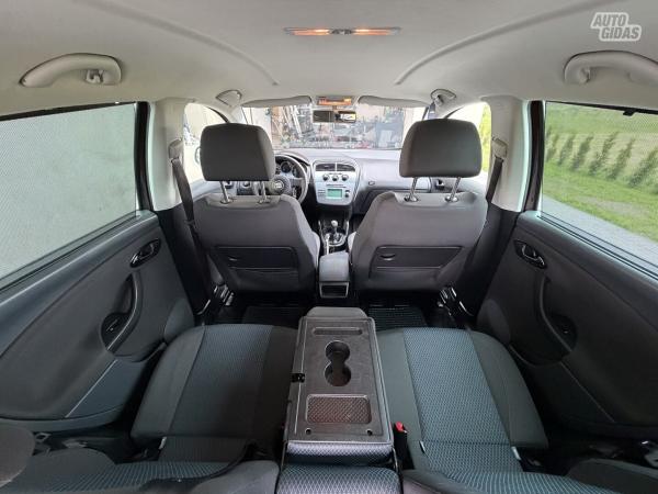 Red SEAT Altea XL 2008 in Siauliai, with an engine capacity of 1.90 L and mileage of 316 thousand km for 2250 €, photo 5 on AUTOMOTO.COM.LV