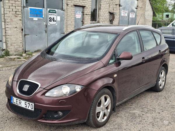 Red SEAT Altea XL 2008 in Silute, with an engine capacity of 1.90 L and mileage of 280 thousand km for 1000 €, photo 1 on AUTOMOTO.COM.LV