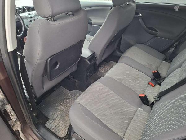 Red SEAT Altea XL 2008 in Silute, with an engine capacity of 1.90 L and mileage of 280 thousand km for 1000 €, photo 5 on AUTOMOTO.COM.LV