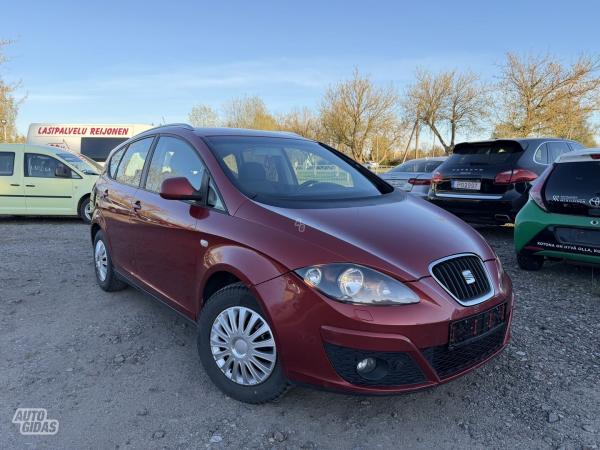 Красный Сеат Altea XL 2010 в Кельме, объемом двигателя 1.90 л и пробегом 326 тыс. км за 1890 €, фото 1 на AUTOMOTO.COM.LV