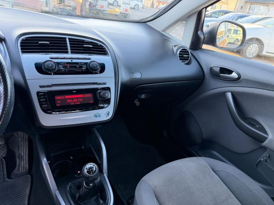 Sarkans SEAT Altea XL 2010 Kelmė, ar dzinēja tilpumu 1.90 L un nobraukumu 326 tūkst. km par 1890 €, foto 12 vietnē AUTOMOTO.COM.LV