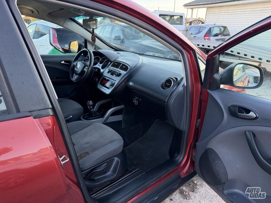 Sarkans SEAT Altea XL 2010 Kelmė, ar dzinēja tilpumu 1.90 L un nobraukumu 326 tūkst. km par 1890 €, foto 19 vietnē AUTOMOTO.COM.LV