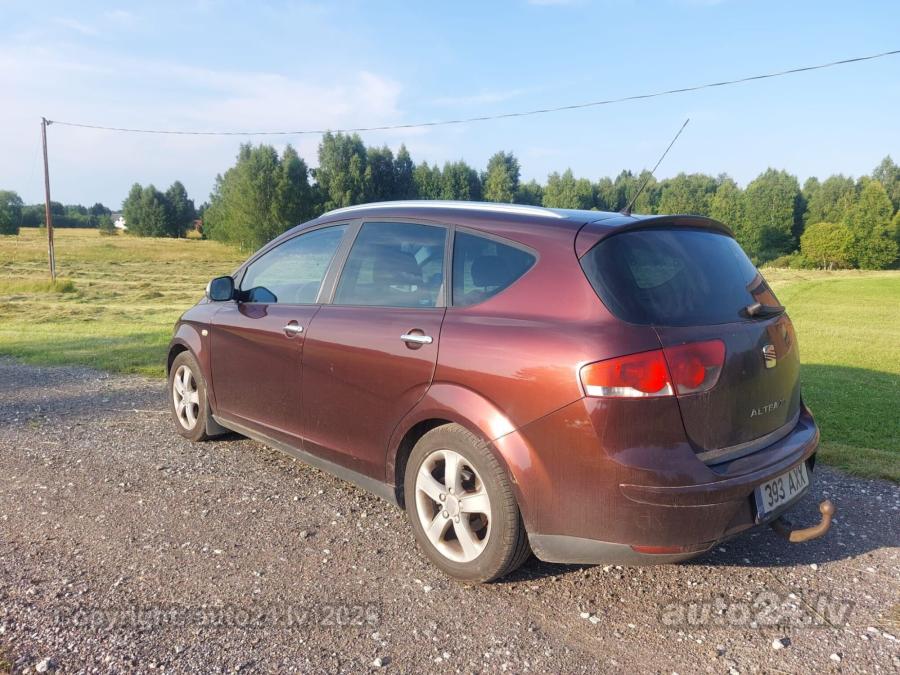Sarkans SEAT Altea XL 2007 Tallina, ar dzinēja tilpumu 2.00 L un nobraukumu 327 tūkst. km par 1490 €, foto 4 vietnē AUTOMOTO.COM.LV