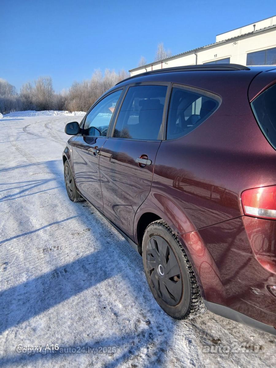 Red SEAT Altea XL 2008 in Parnu, with an engine capacity of 1.60 L and mileage of 278 thousand km for 1499 €, photo 4 on AUTOMOTO.COM.LV