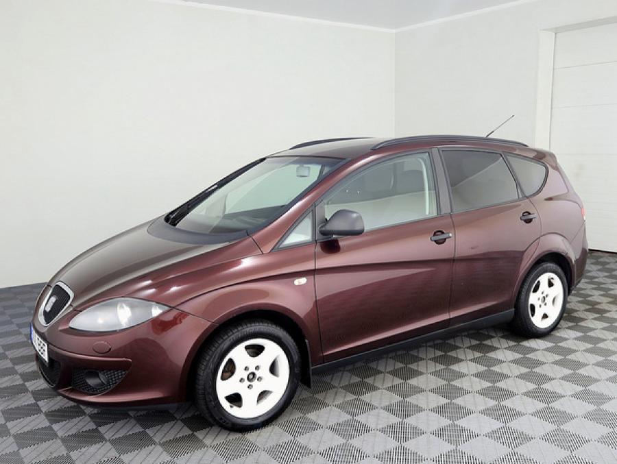 Red SEAT Altea XL 2008 in Tallinn, with an engine capacity of 1.60 L and mileage of 282 thousand km for 1599 €, photo 3 on AUTOMOTO.COM.LV