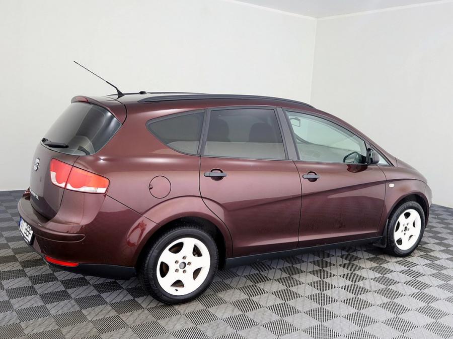 Red SEAT Altea XL 2008 in Tallinn, with an engine capacity of 1.60 L and mileage of 282 thousand km for 1599 €, photo 11 on AUTOMOTO.COM.LV