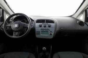 Red SEAT Altea XL 2008 in Tallinn, with an engine capacity of 1.60 L and mileage of 282 thousand km for 1599 €, photo 13 on AUTOMOTO.COM.LV