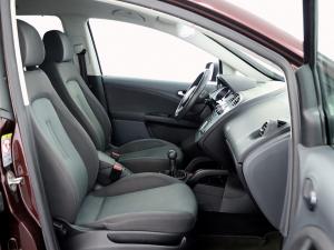 Red SEAT Altea XL 2008 in Tallinn, with an engine capacity of 1.60 L and mileage of 282 thousand km for 1599 €, photo 14 on AUTOMOTO.COM.LV