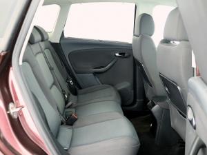 Red SEAT Altea XL 2008 in Tallinn, with an engine capacity of 1.60 L and mileage of 282 thousand km for 1599 €, photo 15 on AUTOMOTO.COM.LV
