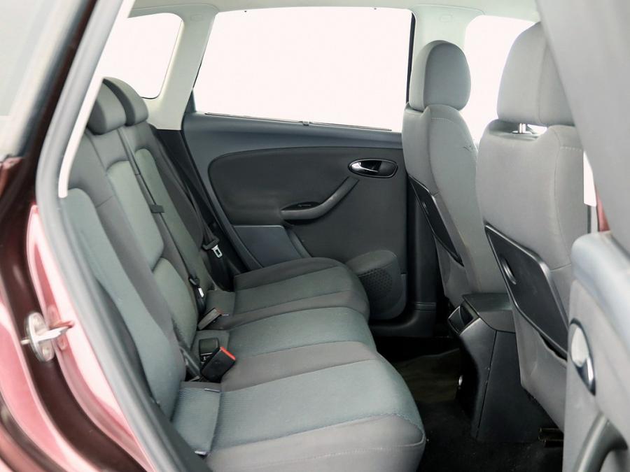 Red SEAT Altea XL 2008 in Tallinn, with an engine capacity of 1.60 L and mileage of 282 thousand km for 1599 €, photo 15 on AUTOMOTO.COM.LV
