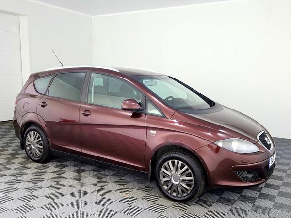 SEAT Altea XL 2008 in Tallinn on AUTOMOTO.COM.LV Red SEAT Altea XL 2008 in Tallinn, with an engine capacity of 1.80 L and mileage of 286 thousand km for 899 €, photo 3 on AUTOMOTO.COM.LV