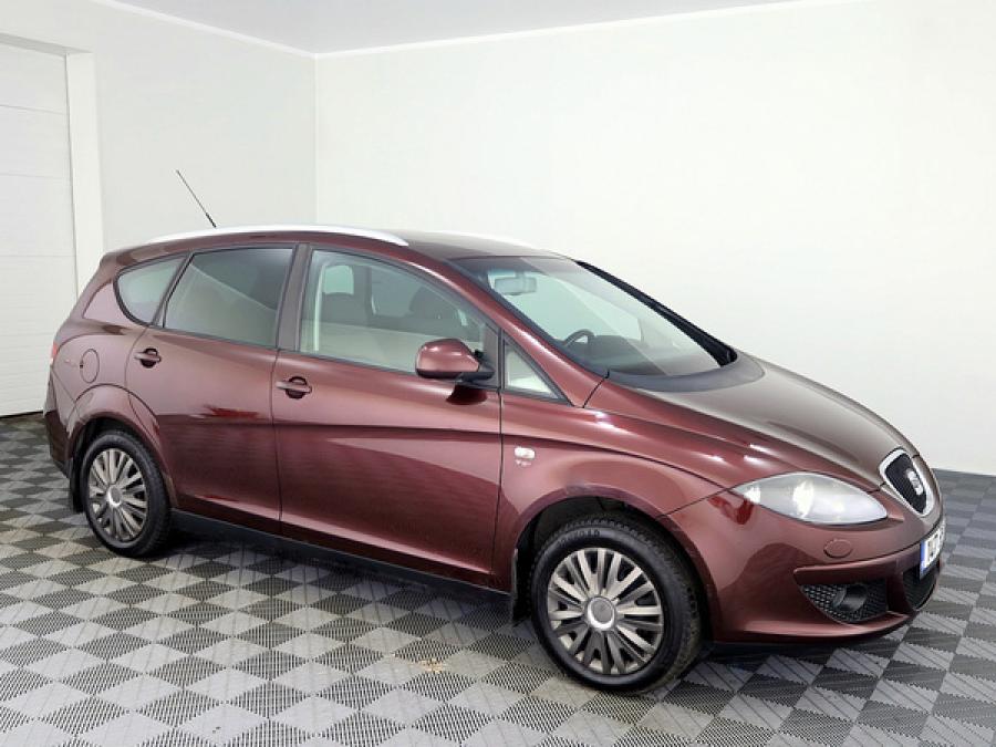 Red SEAT Altea XL 2008 in Tallinn, with an engine capacity of 1.80 L and mileage of 286 thousand km for 899 €, photo 4 on AUTOMOTO.COM.LV