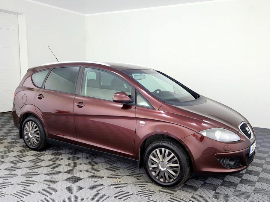 Red SEAT Altea XL 2008 in Tallinn, with an engine capacity of 1.80 L and mileage of 286 thousand km for 899 €, photo 12 on AUTOMOTO.COM.LV