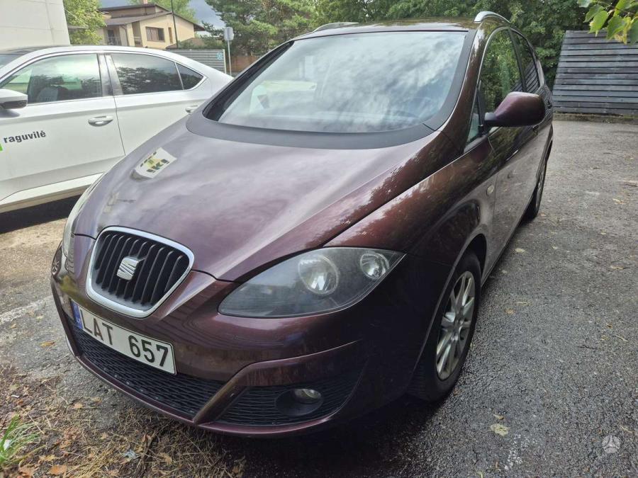 Красный Сеат Altea XL 2010 в Вильнюс, объемом двигателя 1.60 л и пробегом 305 тыс. км за 2499 €, фото 3 на AUTOMOTO.COM.LV