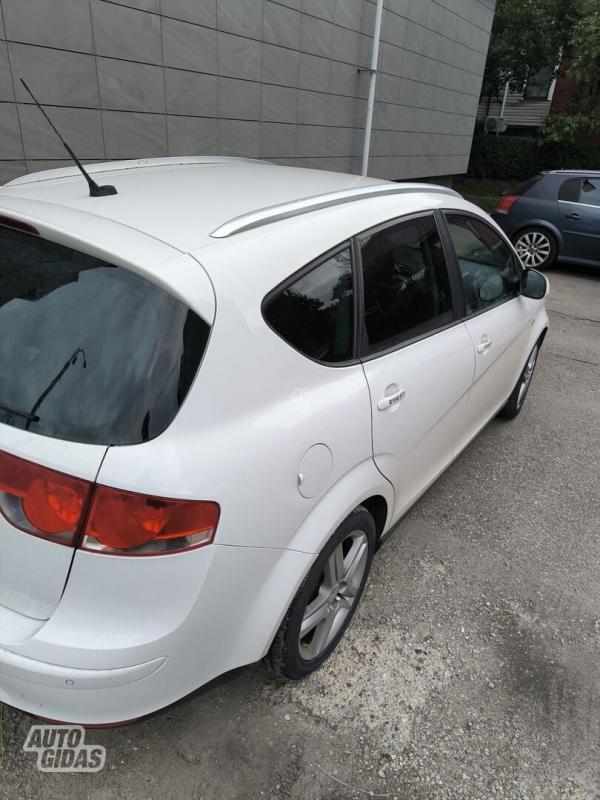 SEAT Altea XL 2010 in Kaunas, with an engine capacity of 2.00 L and mileage of 291 thousand km for 3300 €, photo 4 on AUTOMOTO.COM.LV