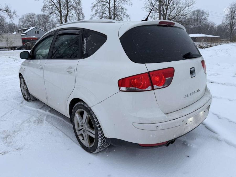 White SEAT Altea XL 2009 in Skaudvile, with an engine capacity of 1.80 L and mileage of 200 thousand km for 1850 €, photo 6 on AUTOMOTO.COM.LV