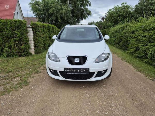 Balts SEAT Altea XL 2009 Rokiškis, ar dzinēja tilpumu 1.60 L un nobraukumu 134 tūkst. km par 2750 €, foto 2 vietnē AUTOMOTO.COM.LV