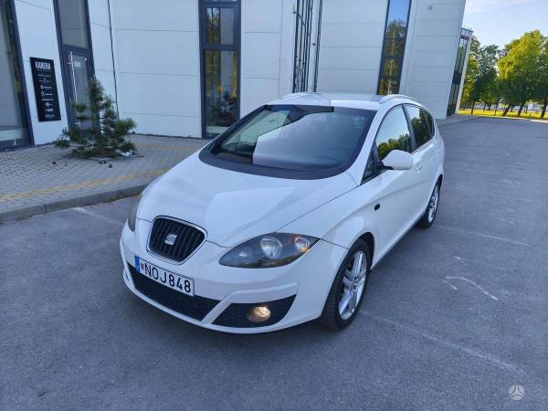 Белый Сеат Altea XL 2010 в Каунас, объемом двигателя 2.00 л и пробегом 289 тыс. км за 3350 €, фото 1 на AUTOMOTO.COM.LV