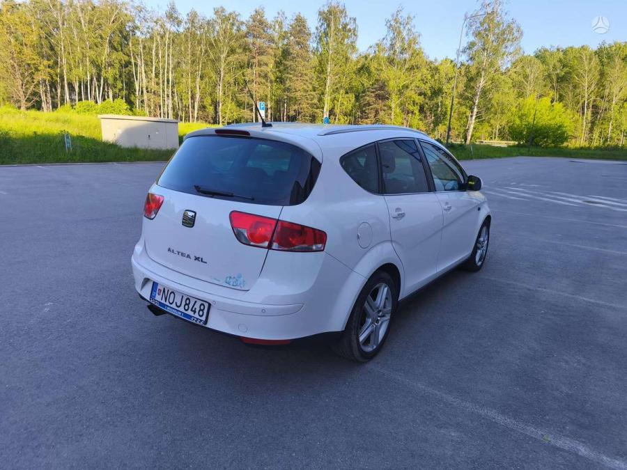 Белый Сеат Altea XL 2010 в Каунас, объемом двигателя 2.00 л и пробегом 289 тыс. км за 3350 €, фото 5 на AUTOMOTO.COM.LV