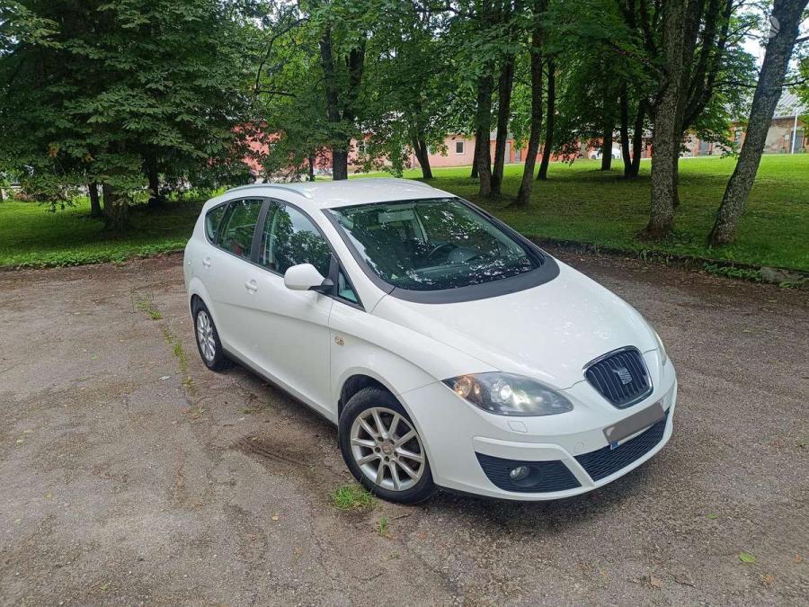 Balts SEAT Altea XL 2010 Šauļi, ar dzinēja tilpumu 1.60 L un nobraukumu 247 tūkst. km par 2200 €, foto 3 vietnē AUTOMOTO.COM.LV