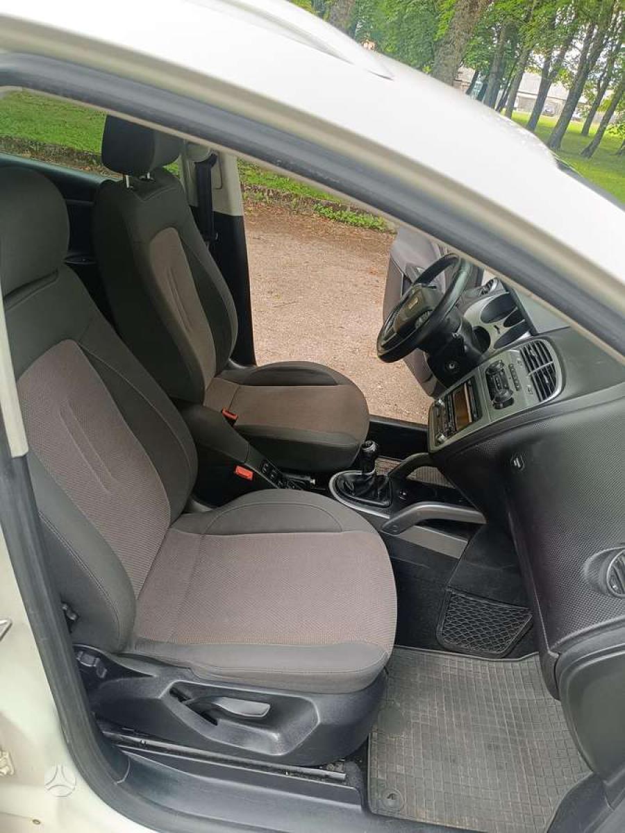 Balts SEAT Altea XL 2010 Šauļi, ar dzinēja tilpumu 1.60 L un nobraukumu 247 tūkst. km par 2200 €, foto 14 vietnē AUTOMOTO.COM.LV