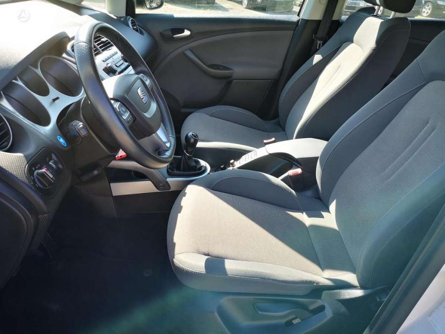 Balts SEAT Altea XL 2011 Radviliškis, ar dzinēja tilpumu 1.60 L un nobraukumu 237 tūkst. km par 3550 €, foto 10 vietnē AUTOMOTO.COM.LV