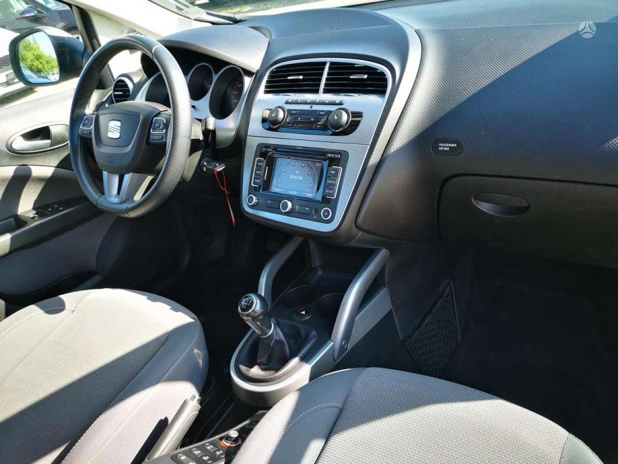 Balts SEAT Altea XL 2011 Radviliškis, ar dzinēja tilpumu 1.60 L un nobraukumu 237 tūkst. km par 3550 €, foto 14 vietnē AUTOMOTO.COM.LV