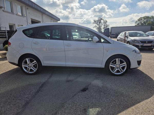 White SEAT Altea XL 2012 in Marijampole, with an engine capacity of 1.97 L and mileage of 262 thousand km for 3699 €, photo 4 on AUTOMOTO.COM.LV