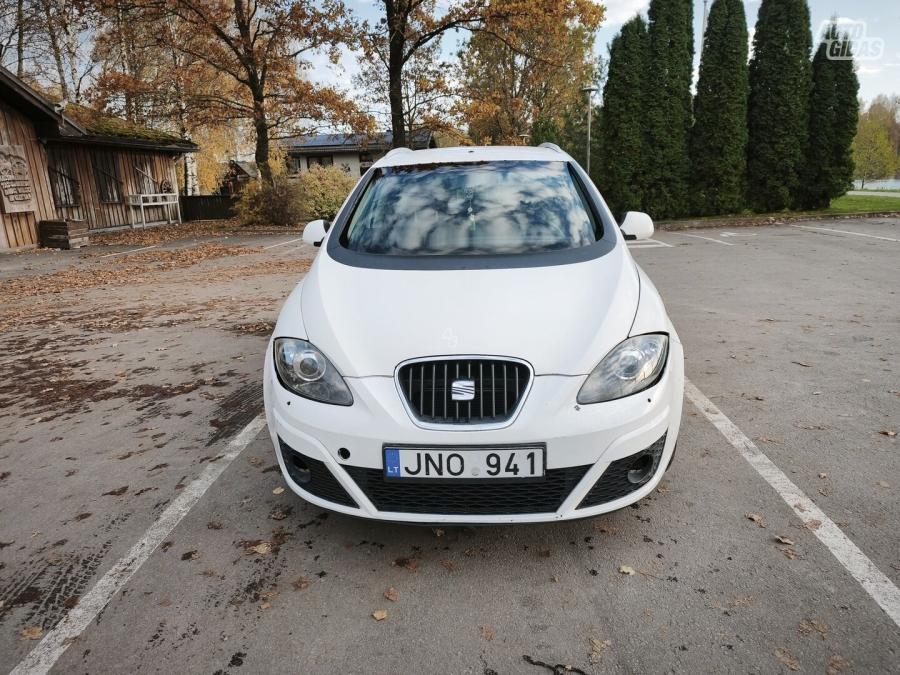 Белый Сеат Altea XL 2010 в Кайшядорис, объемом двигателя 2.00 л и пробегом 318 тыс. км за 1700 €, фото 3 на AUTOMOTO.COM.LV