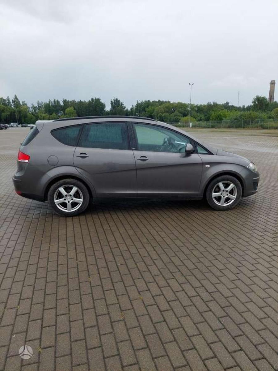Dzeltens SEAT Altea XL 2015 Marijampole, ar dzinēja tilpumu 1.60 L un nobraukumu 245 tūkst. km par 3750 €, foto 8 vietnē AUTOMOTO.COM.LV