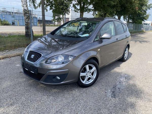 Yellow SEAT Altea XL 2015 in Marijampole, with an engine capacity of 1.60 L and mileage of 245 thousand km for 3800 €, photo 1 on AUTOMOTO.COM.LV
