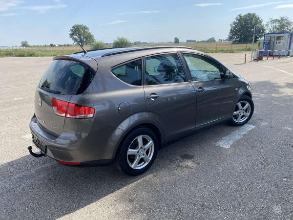 Yellow SEAT Altea XL 2015 in Marijampole, with an engine capacity of 1.60 L and mileage of 245 thousand km for 3800 €, photo 7 on AUTOMOTO.COM.LV
