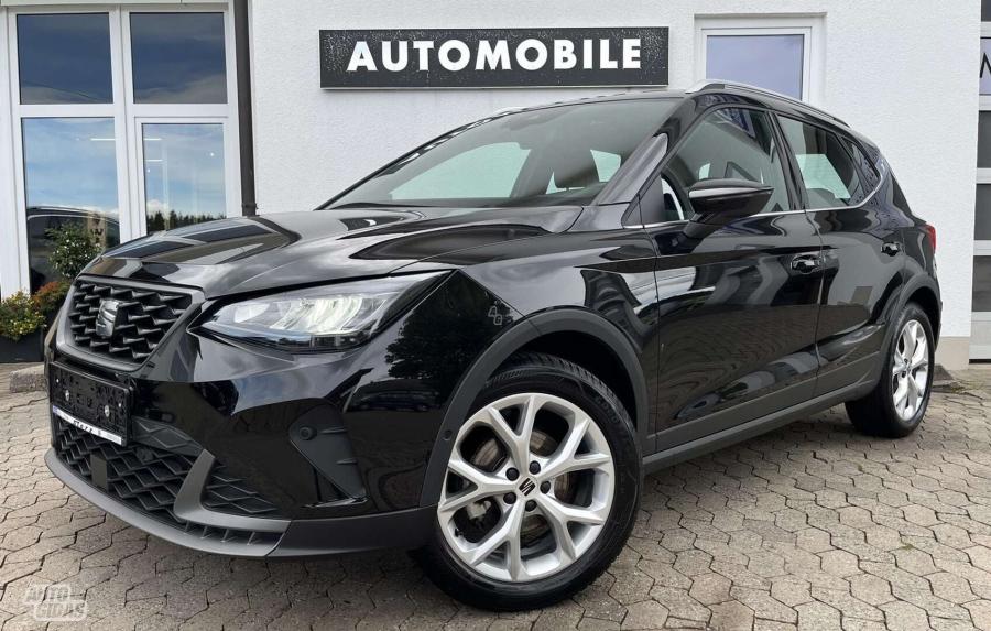 Black SEAT Arona 2024 in Kaunas, with an engine capacity of 1.50 L and mileage of 17 thousand km for 26498 €, photo 1 on AUTOMOTO.COM.LV