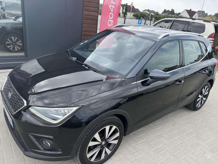 Black SEAT Arona 2020 in Taurage, with an engine capacity of 1.00 L and mileage of 141 thousand km for 6900 €, photo 1 on AUTOMOTO.COM.LV