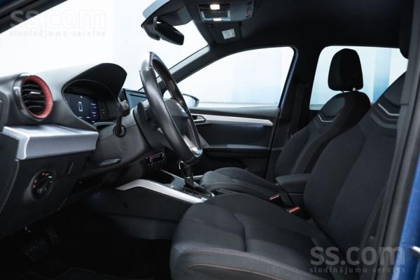 Blue SEAT Arona 2023 in Riga, with an engine capacity of 1.00 L and mileage of 57 thousand km for 18490 €, photo 5 on AUTOMOTO.COM.LV