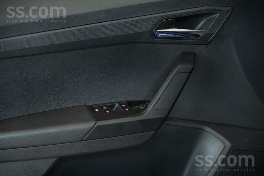 Blue SEAT Arona 2018 in Riga, with an engine capacity of 1.00 L and mileage of 32 thousand km for 10990 €, photo 14 on AUTOMOTO.COM.LV