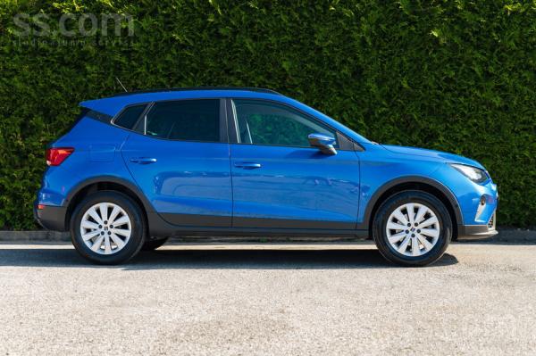 Blue SEAT Arona 2023 in Riga, with an engine capacity of 1.00 L and mileage of 39 thousand km for 16900 €, photo 4 on AUTOMOTO.COM.LV