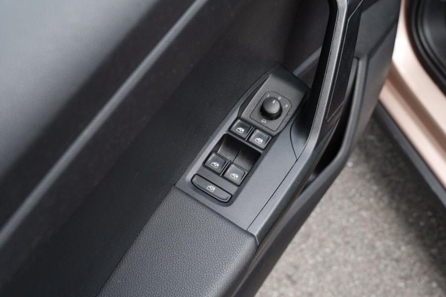Brown SEAT Arona 2018 in Riga, with an engine capacity of 1.60 L and mileage of 103 thousand km for 11650 €, photo 9 on AUTOMOTO.COM.LV