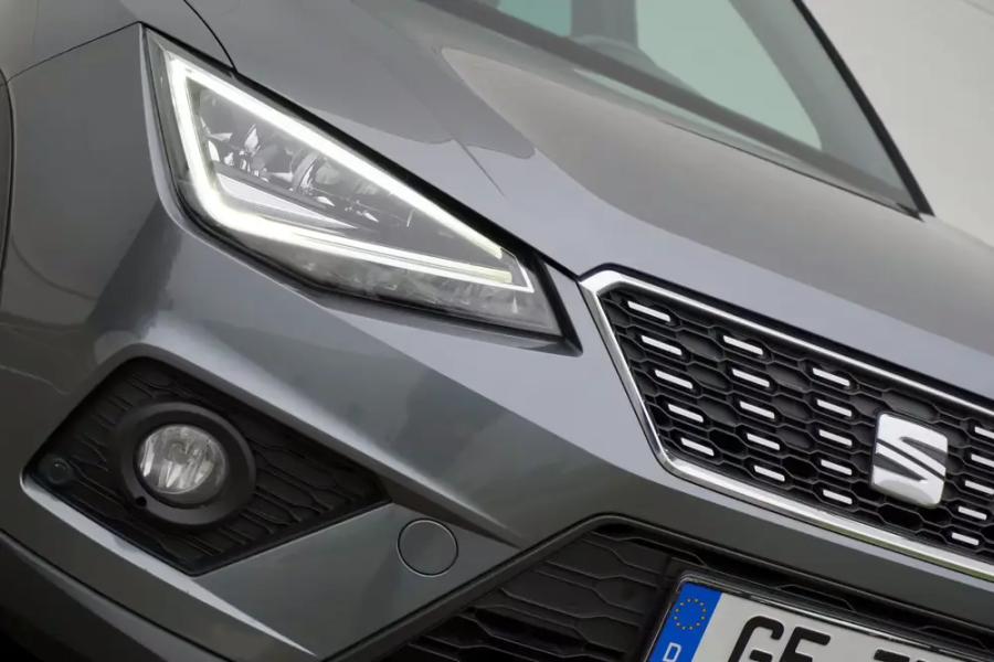 Pelēks SEAT Arona 2019 Rīga, ar dzinēja tilpumu 1.60 L un nobraukumu 178 tūkst. km par 10400 €, foto 1 vietnē AUTOMOTO.COM.LV