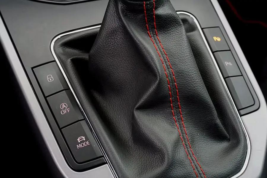 Pelēks SEAT Arona 2020 Rīga, ar dzinēja tilpumu 1.60 L un nobraukumu 177 tūkst. km par 9900 €, foto 29 vietnē AUTOMOTO.COM.LV